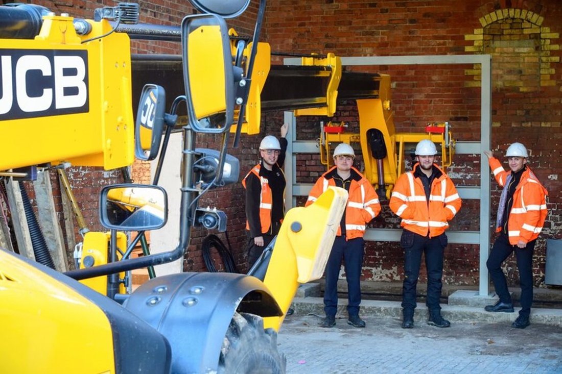 Les apprentis aident à concevoir un avenir radieux pour les usines à ...